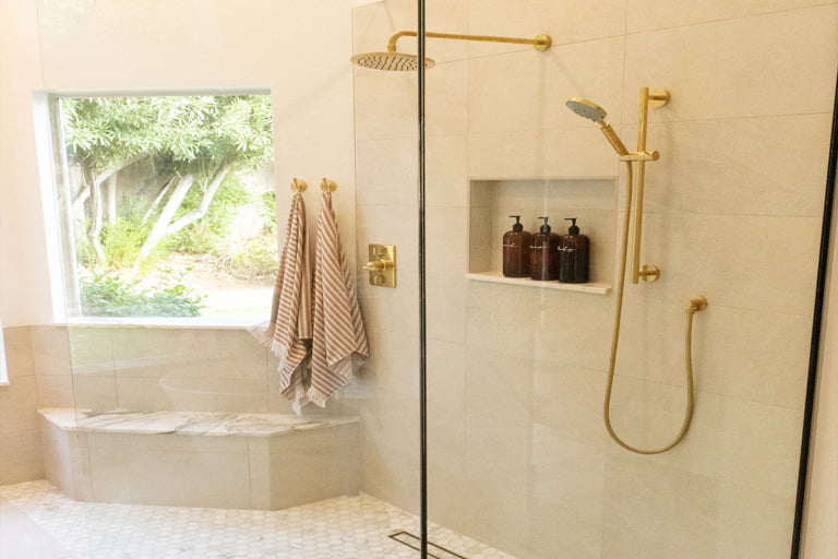 13 Best Outdoor Shower Styles For Your Outdoor Oasis - The Homey Space