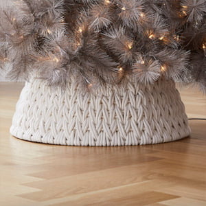 19 Best Christmas Tree Collar Ideas For A Festive Tree - The Homey Space