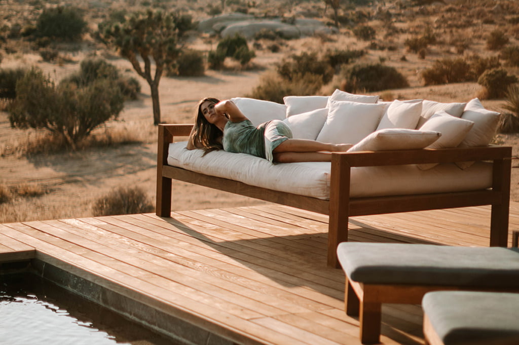 16 Stylish Outdoor Dining Table Options For Your Backyard - The Homey Space