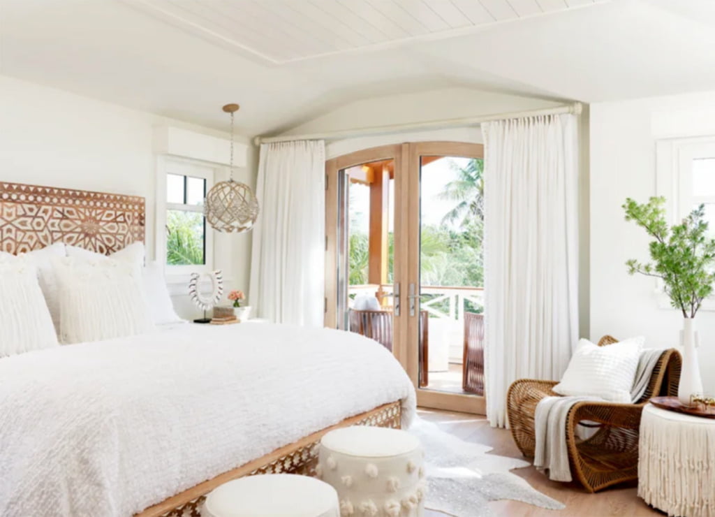 20 Unique Black Chandeliers For Your Living Space - The Homey Space